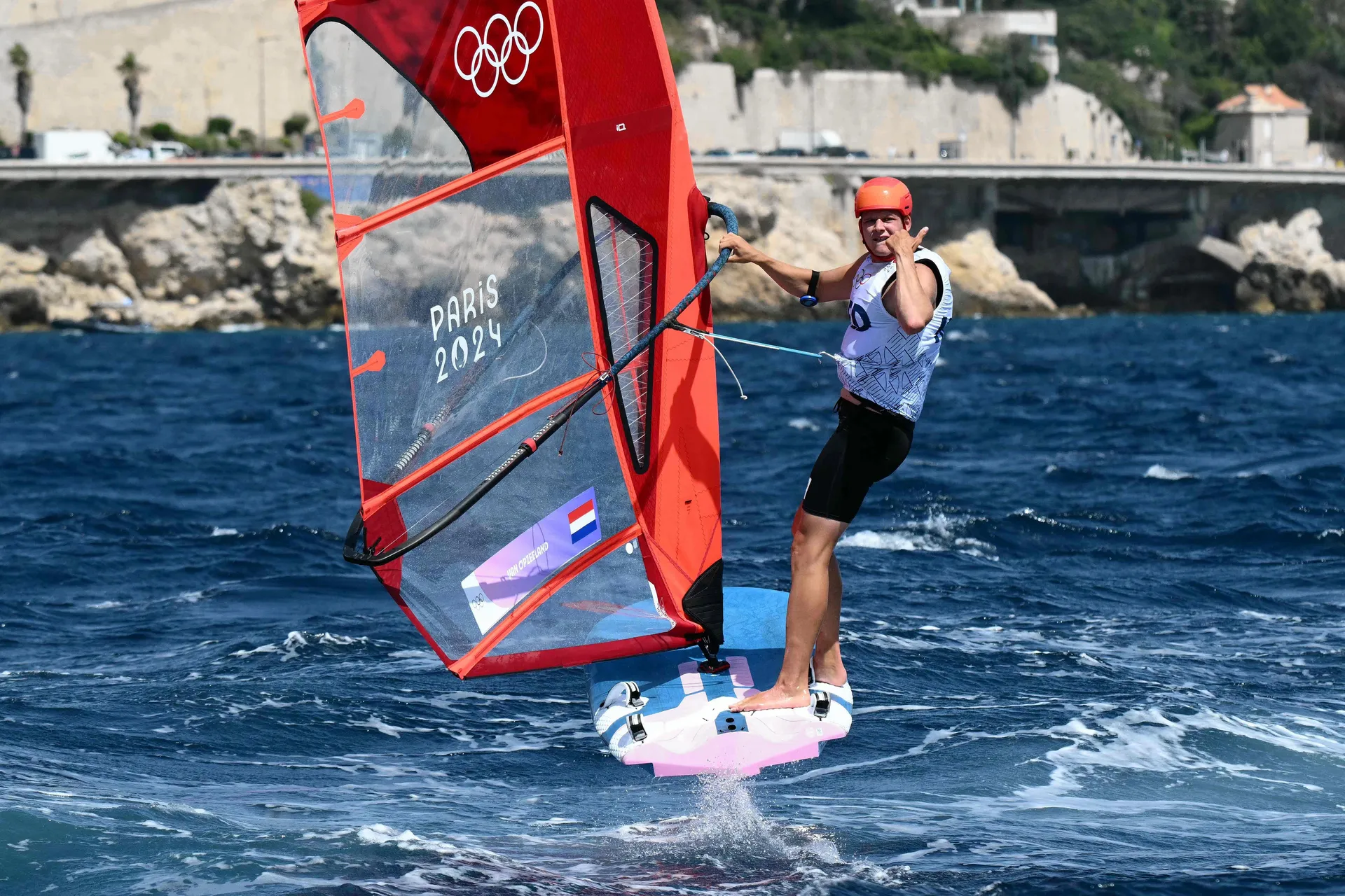 Windsurfer Luuc van Opzeeland: you love him or you hate him - NRC
