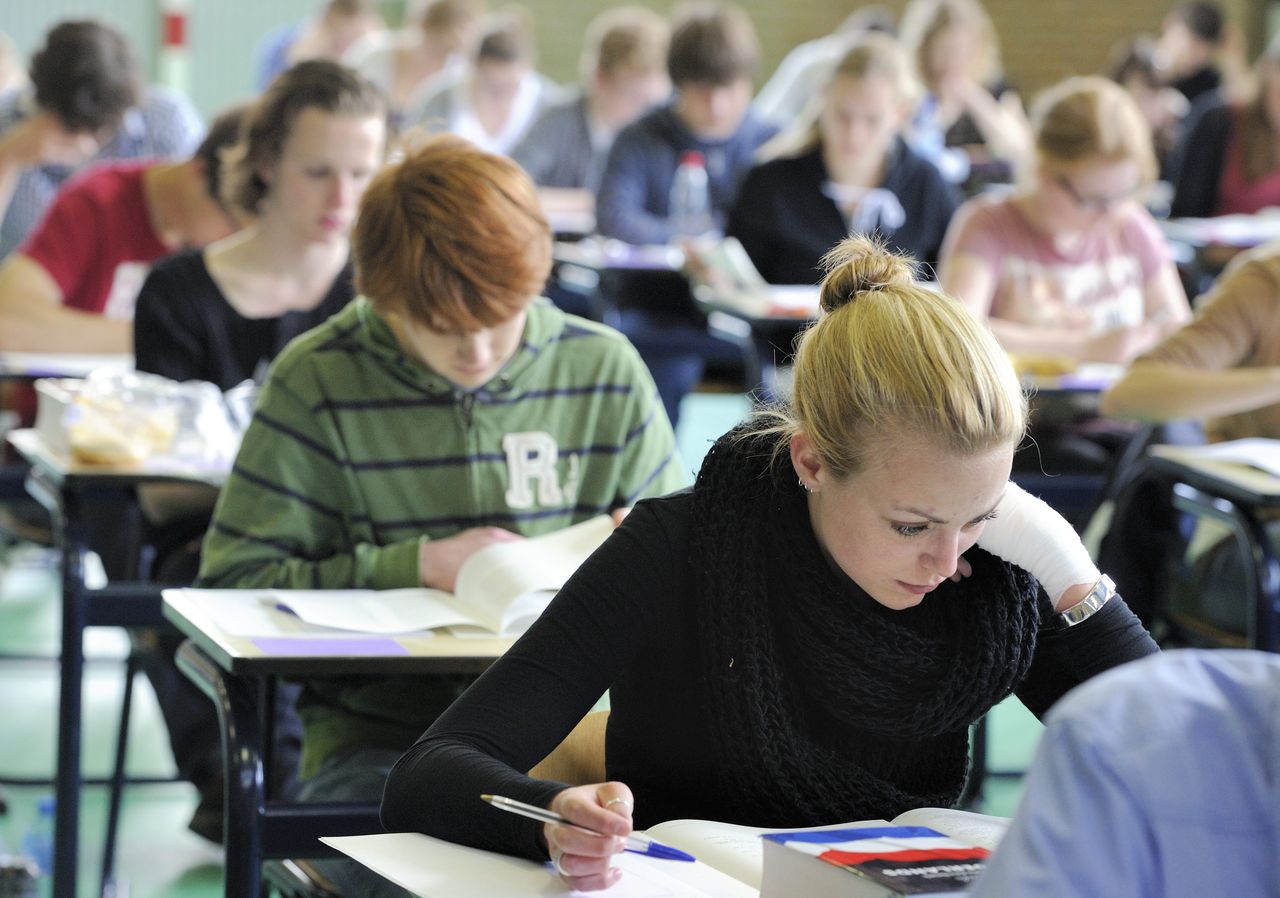 Op meer scholen vwo in vijf in plaats van zes jaar - NRC