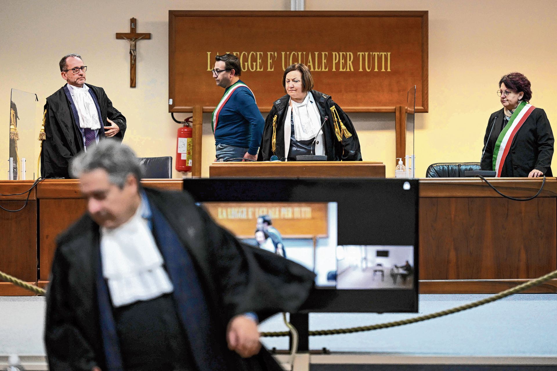 Maffiabaas kon dertig jaar aan Justitie ontkomen ‘met hulp van ...