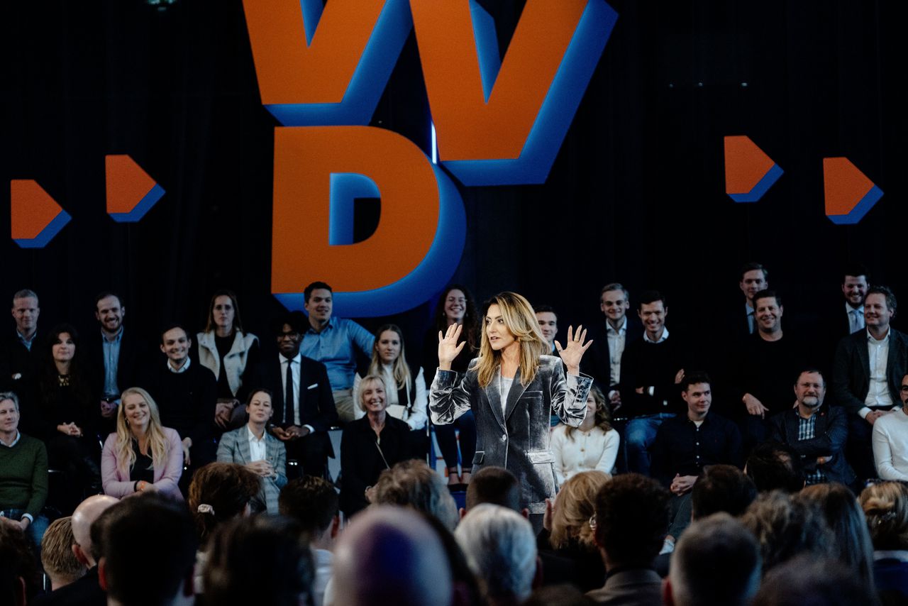 Op het VVD-congres worden de critici vakkundig doodgeknuffeld - NRC