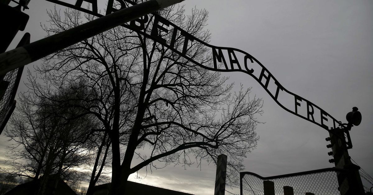 Noem je Auschwitz een ‘Pools vernietigingskamp’? Vijf jaar cel - NRC