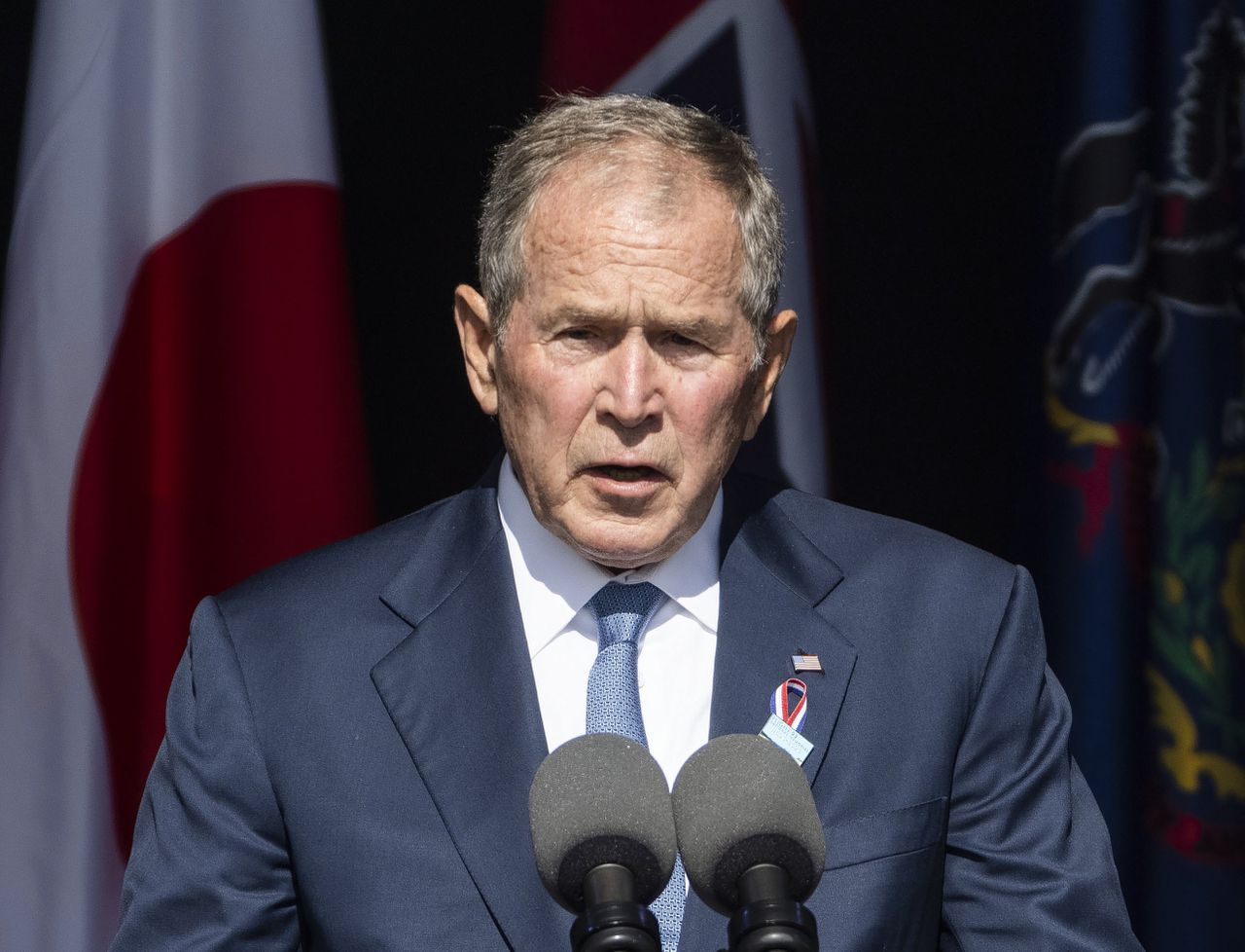 Bush verspreekt zich en noemt Irakoorlog ‘ongerechtvaardigd en wreed’ - NRC