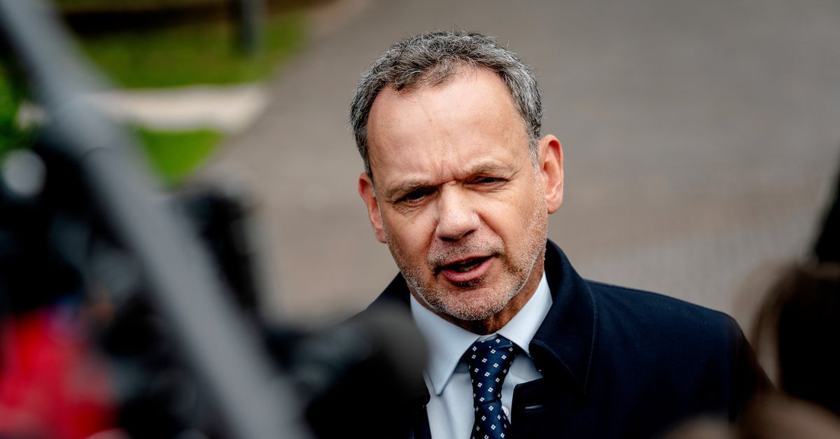 Linkse oppositie dreigt met motie van wantrouwen tegen Veldkamp, die ‘meer maatregelen’ tegen ...