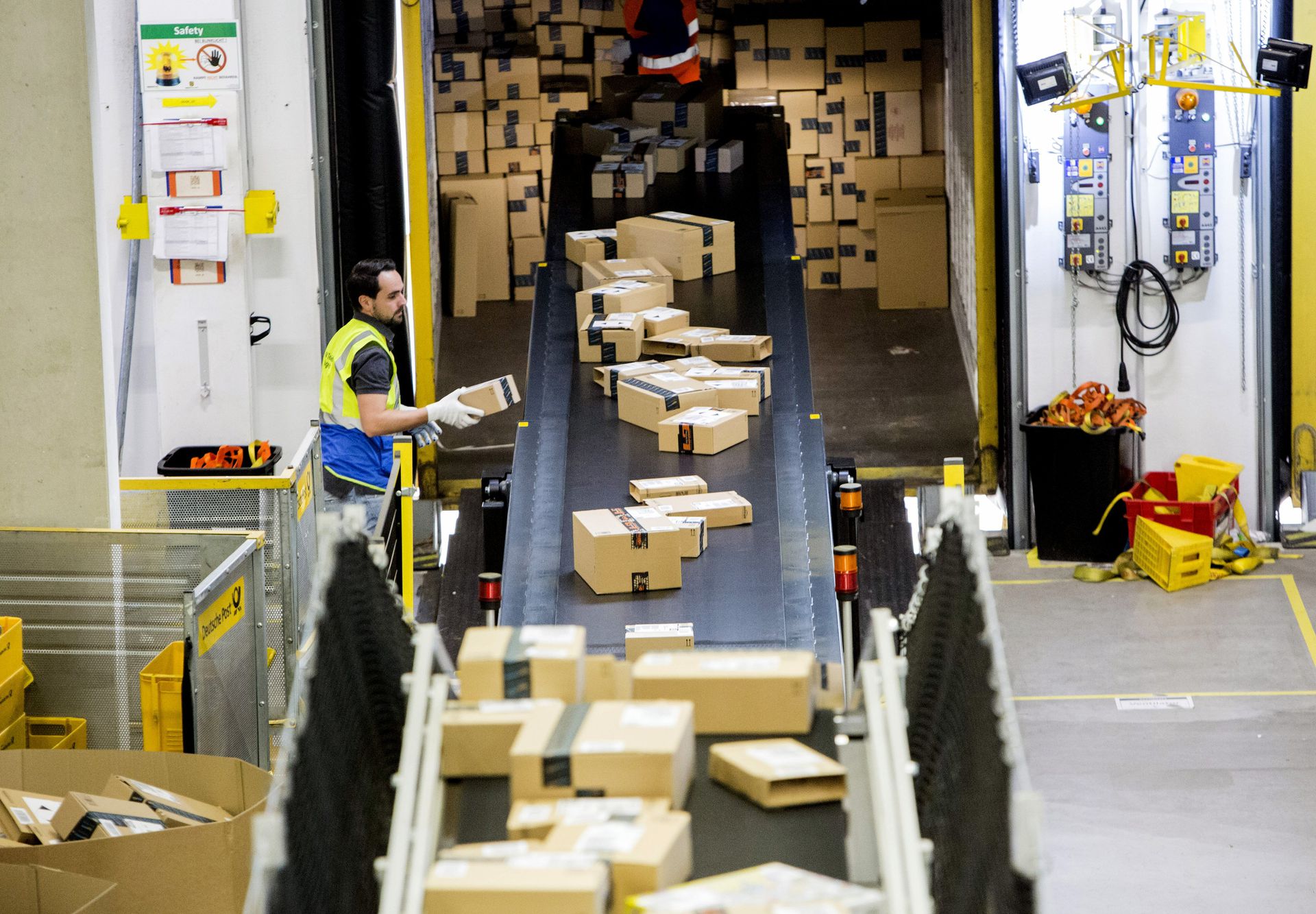 ‘Amazon vernietigt in Duitsland op grote schaal retouren’ - NRC