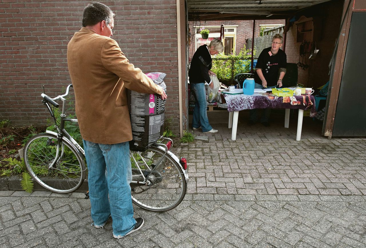 Krap bij kas, maar de hond moet eten - NRC