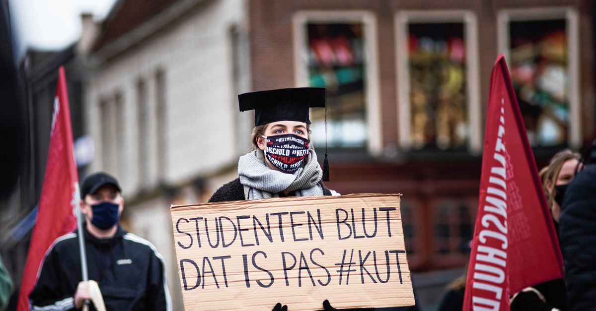 De studiebeurs komt er, maar hoe? - NRC