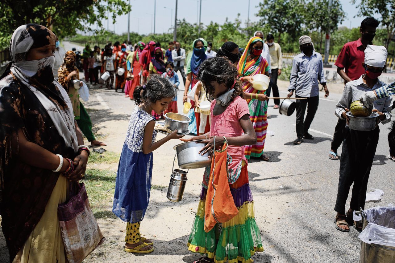 ‘Eerst kookten we voor anderen, nu bedelen we zelf’ - NRC