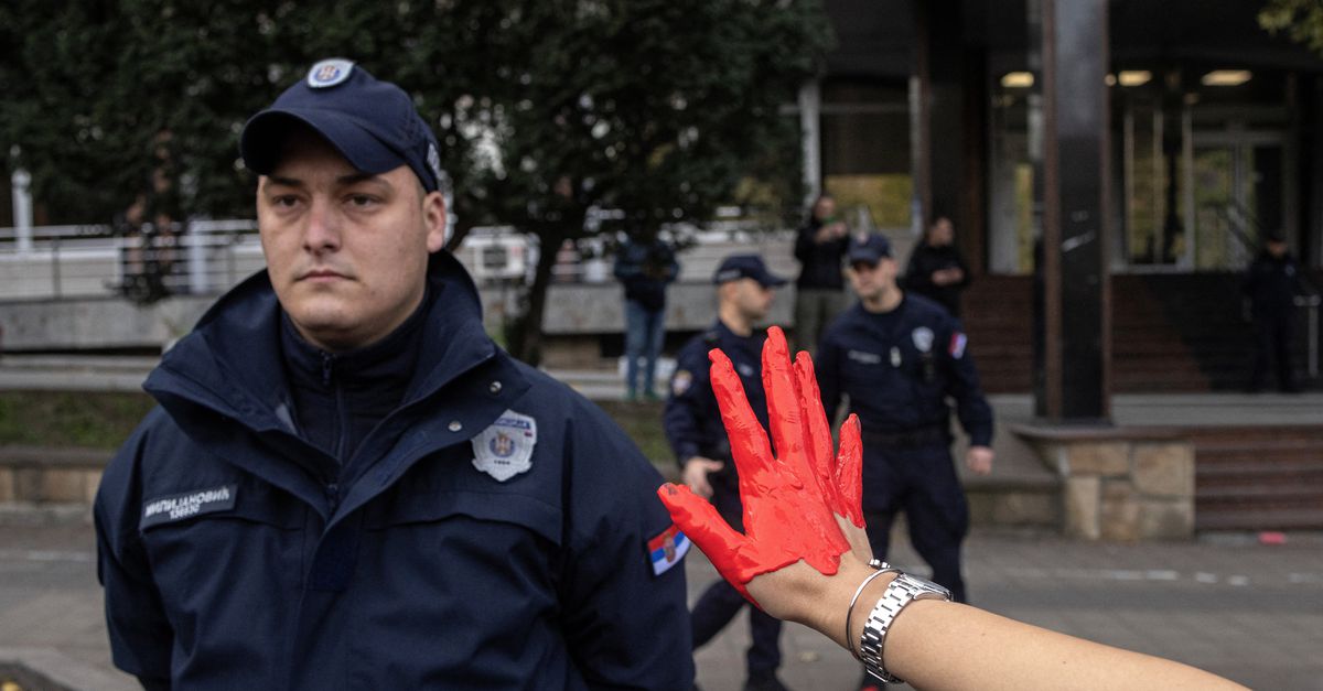 Massaal protest tegen de Servische regering na dodelijke ramp op een ...