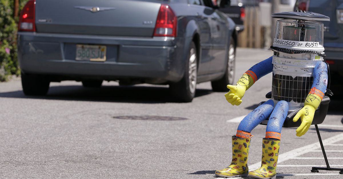 Aan hitchBOT, de liftende robot, en zijn Amerikareis kwam vroegtijdig ...