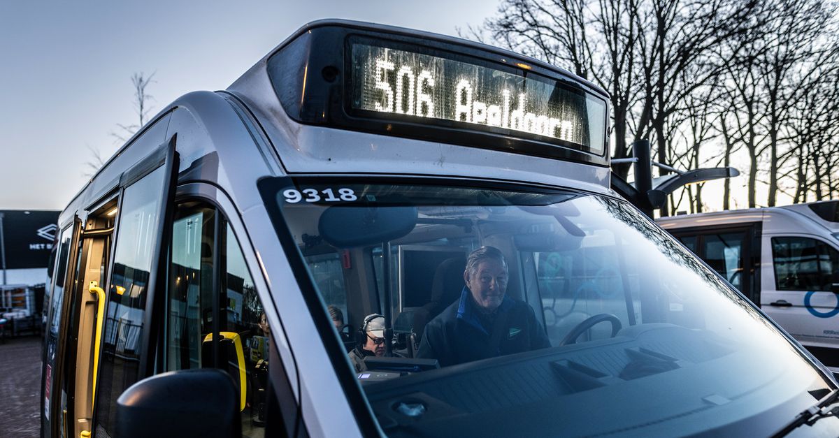 Zij rijden vrijwillig de buurtbus. 'Mensen op het platteland weten dat ...
