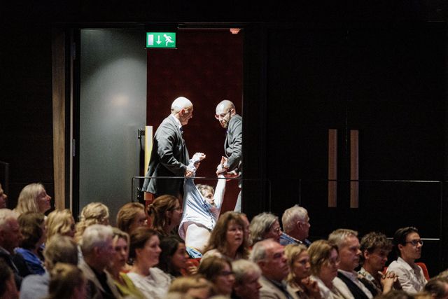 Activisten verstoren toespraak premier Schoof bij opening academisch ...