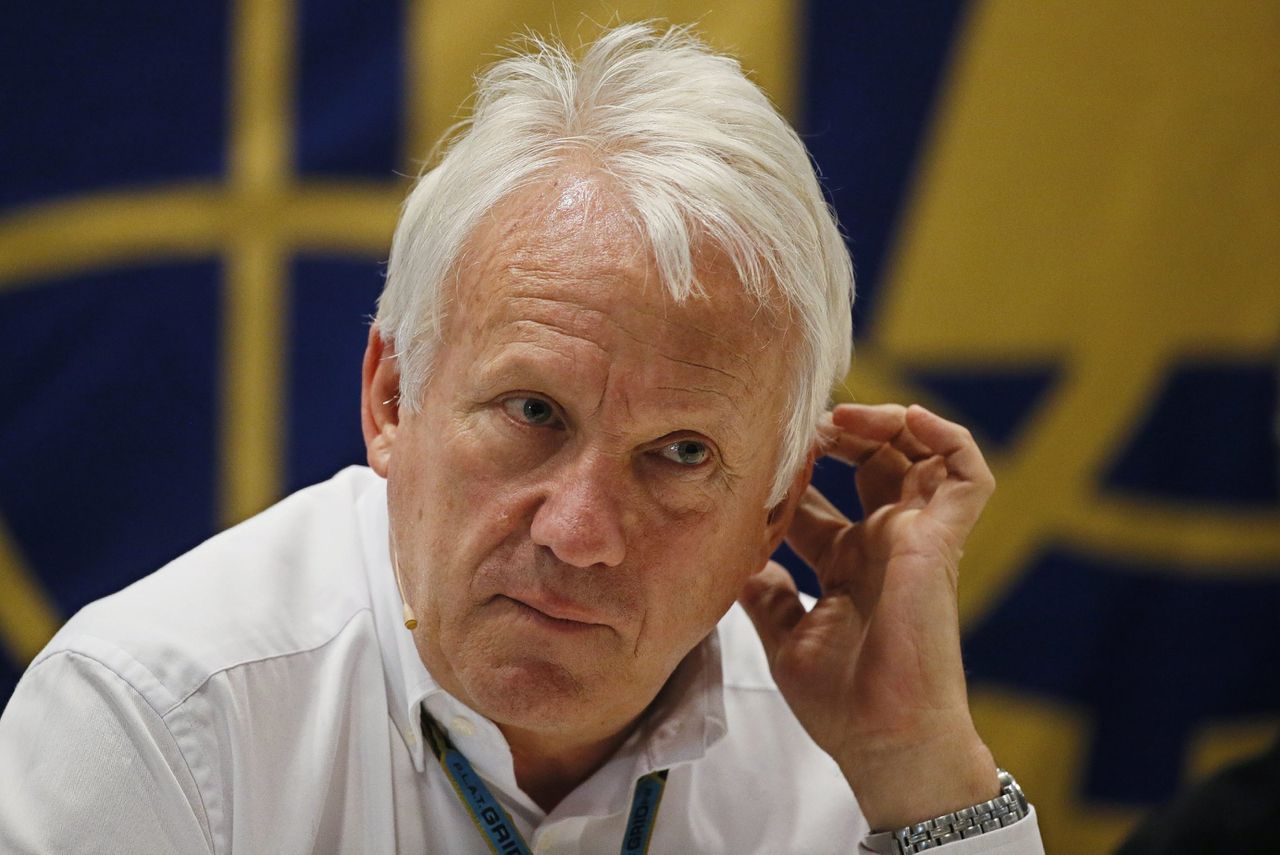 F1-wedstrijdleider Charlie Whiting (66) overlijdt vlak voor start ...