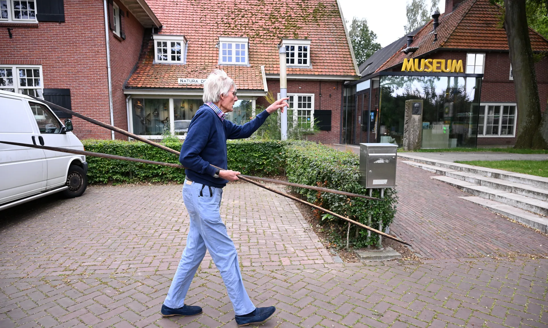 Wat twee speren zeggen over de gewelddadige geschiedenis van Shell - NRC
