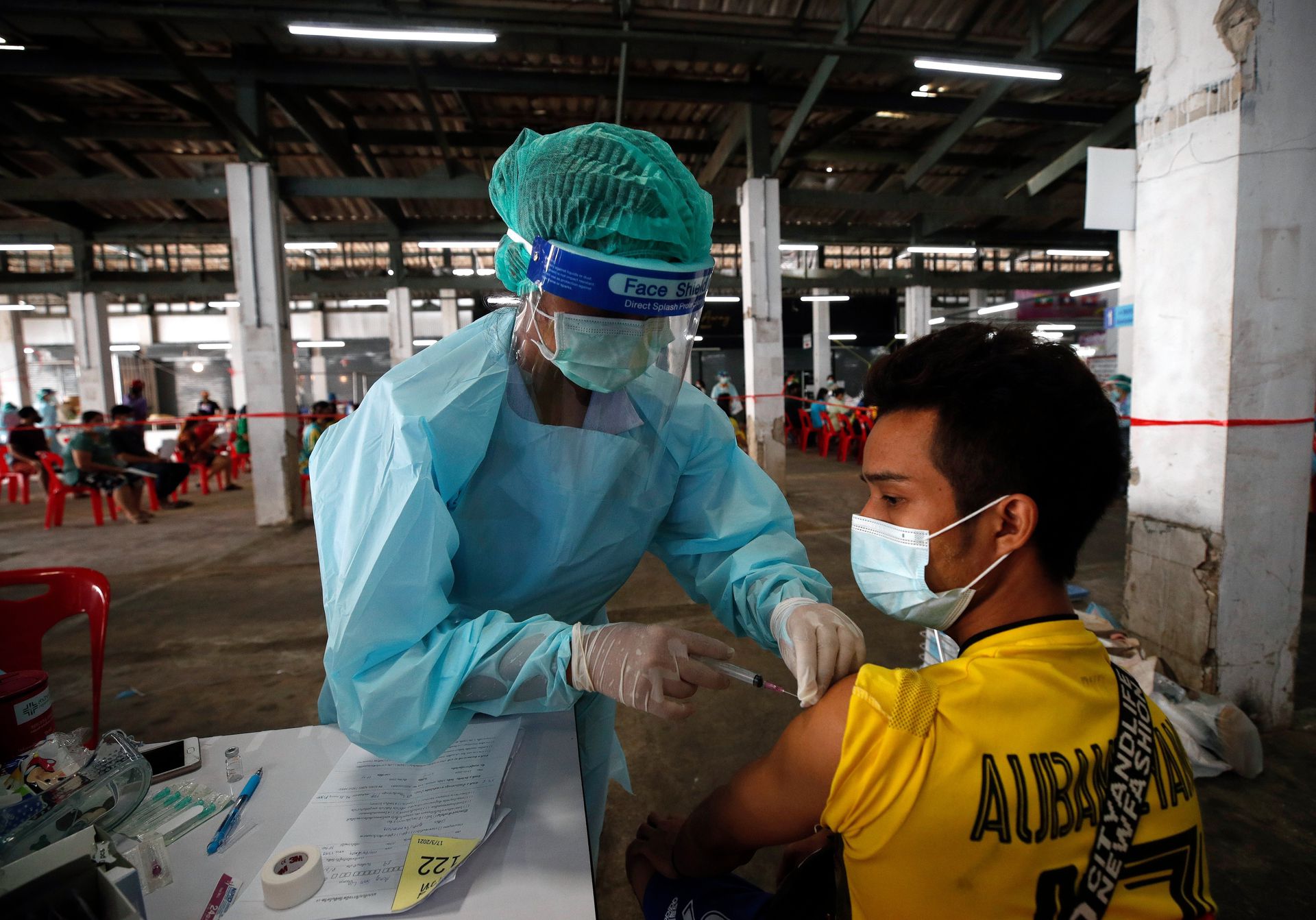 Eis voor toegang tot China: een Chinese vaccinatie - NRC