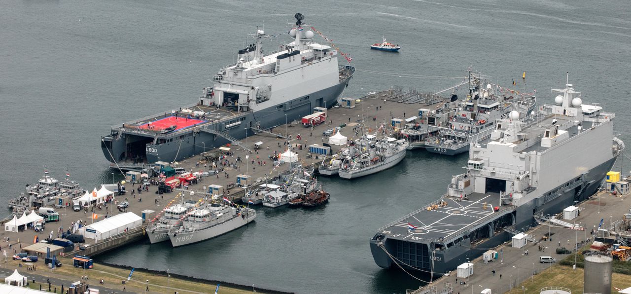 ILT strijdt met Defensie over afgemeerde marineschepen - NRC