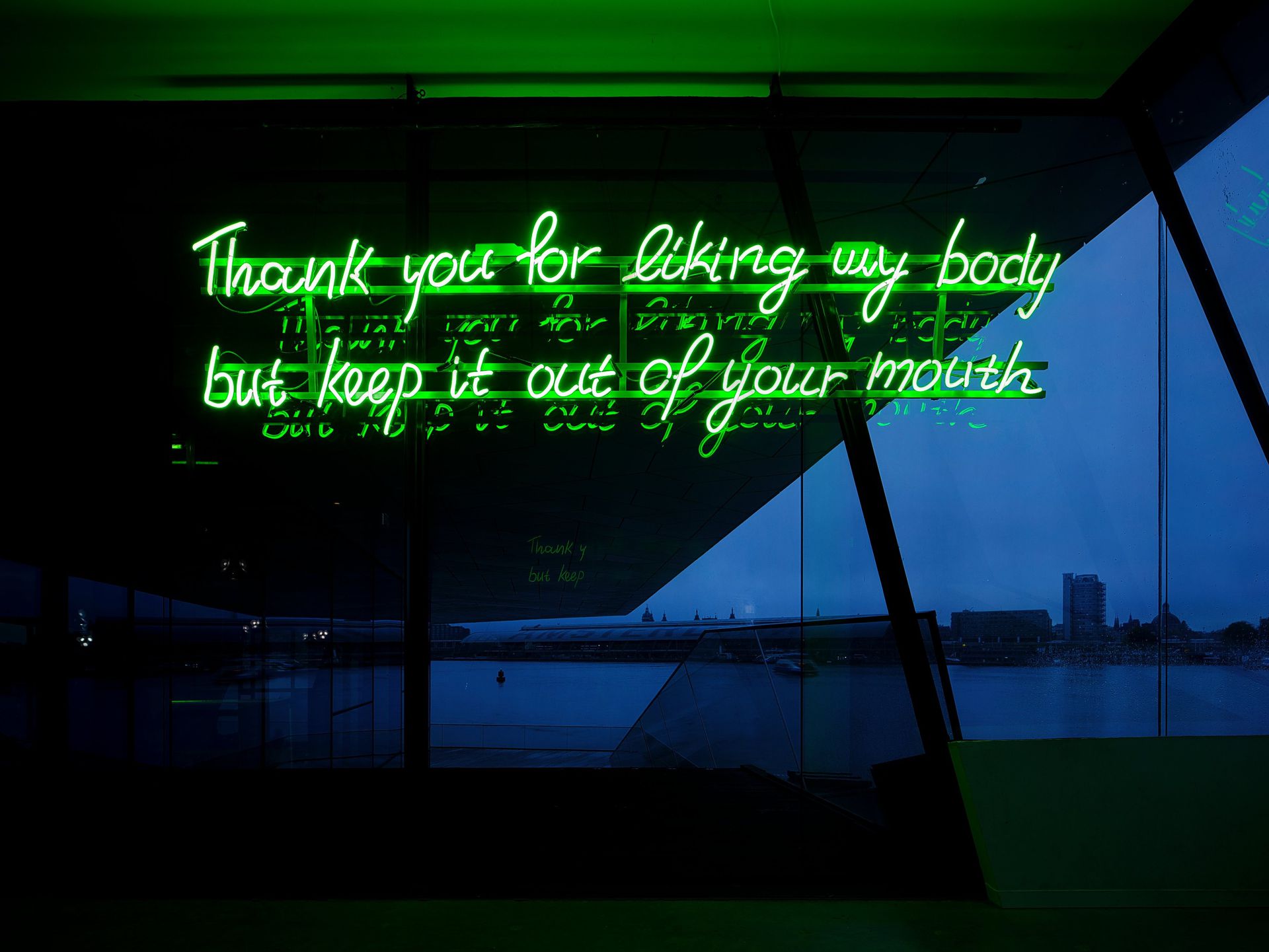 Een dodenmars voor kippen en een loopband voor het paard: dierenleed ...