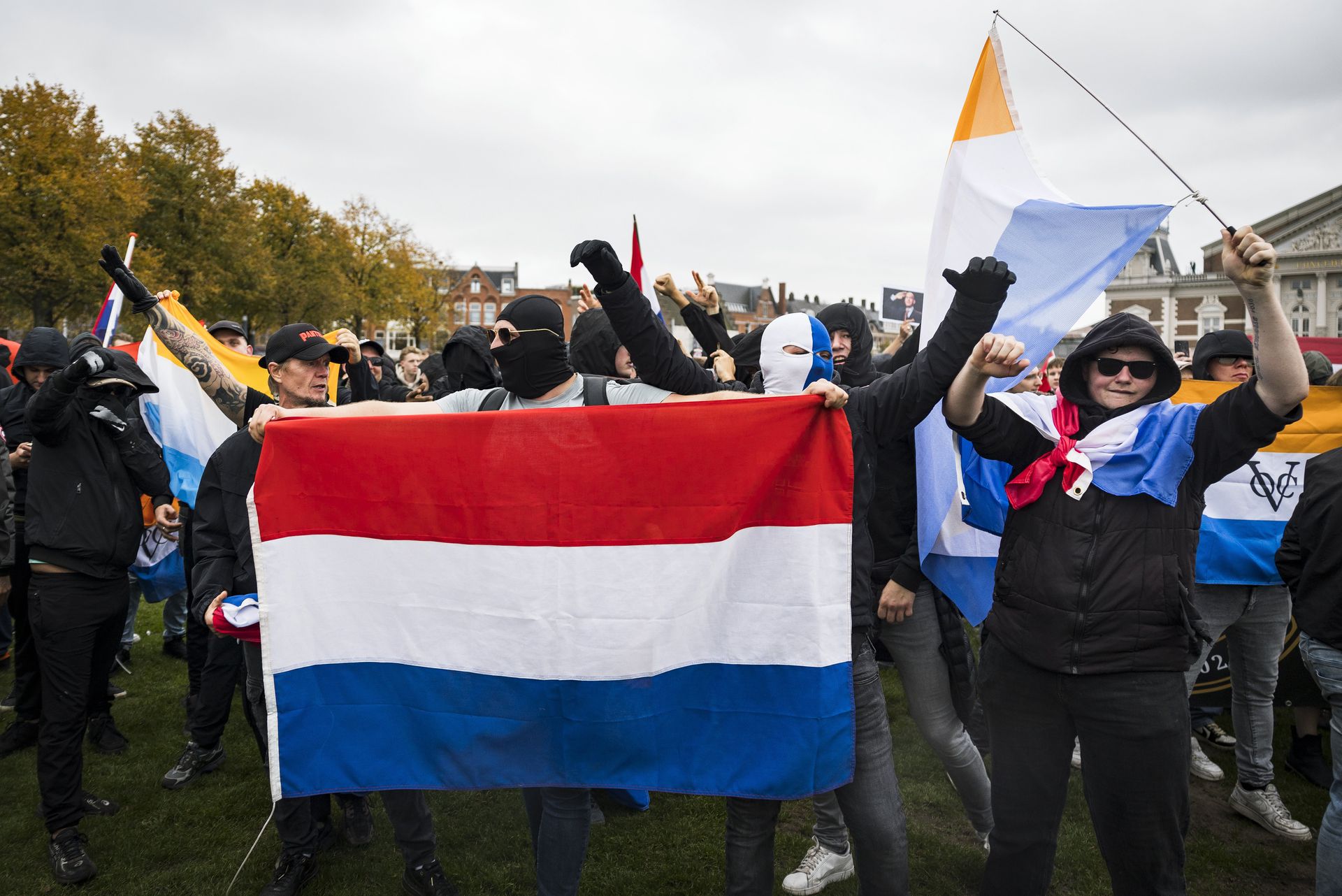 Uithoorn haalt Nederlandse vlaggen van de straat. ‘Het wordt een ...