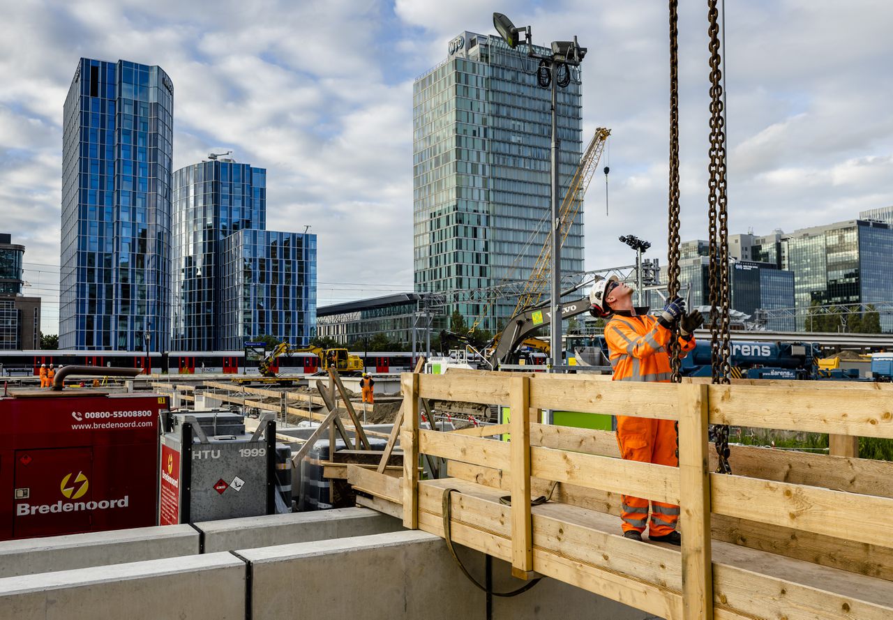 Kennisinstituut EIB voorspelt krimp van 12.000 banen in bouwsector - NRC