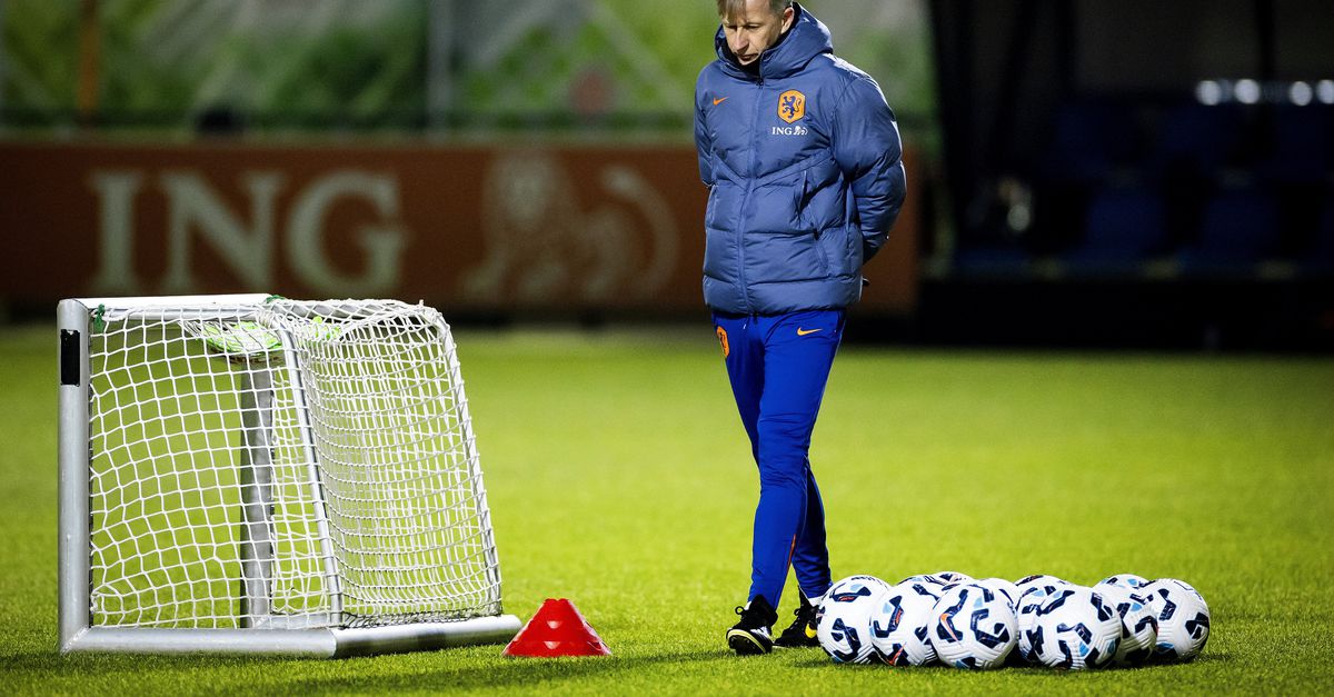 Oranje wil zich niet laten afleiden door toestand om vertrek bondscoach ...