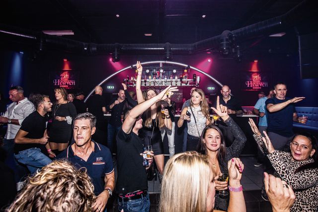 Ooit waren ze dé plek om uit te gaan in kleine steden, maar de ...