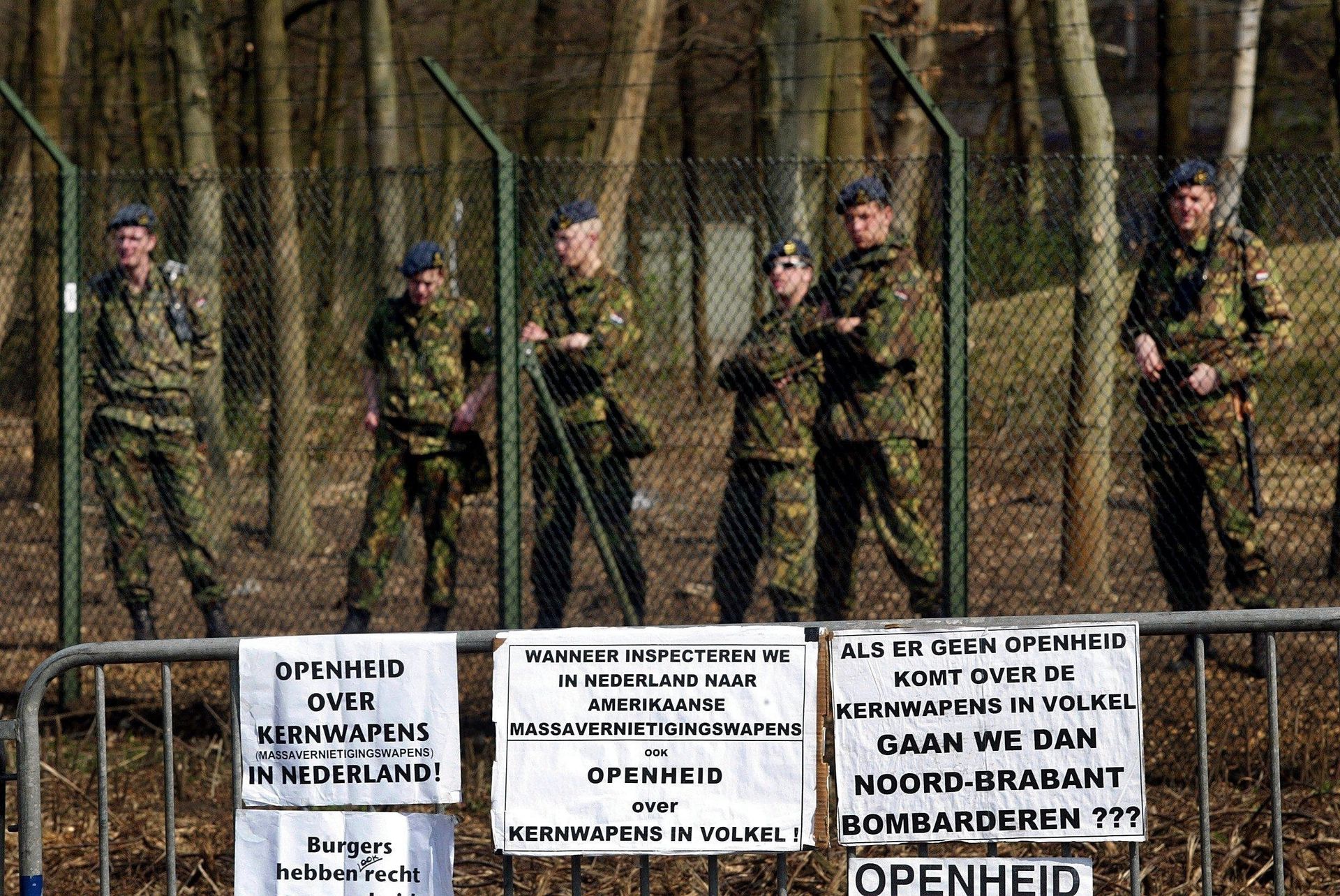 Opinie | Kabinet, onderschrijf dat verbod op kernwapens - NRC