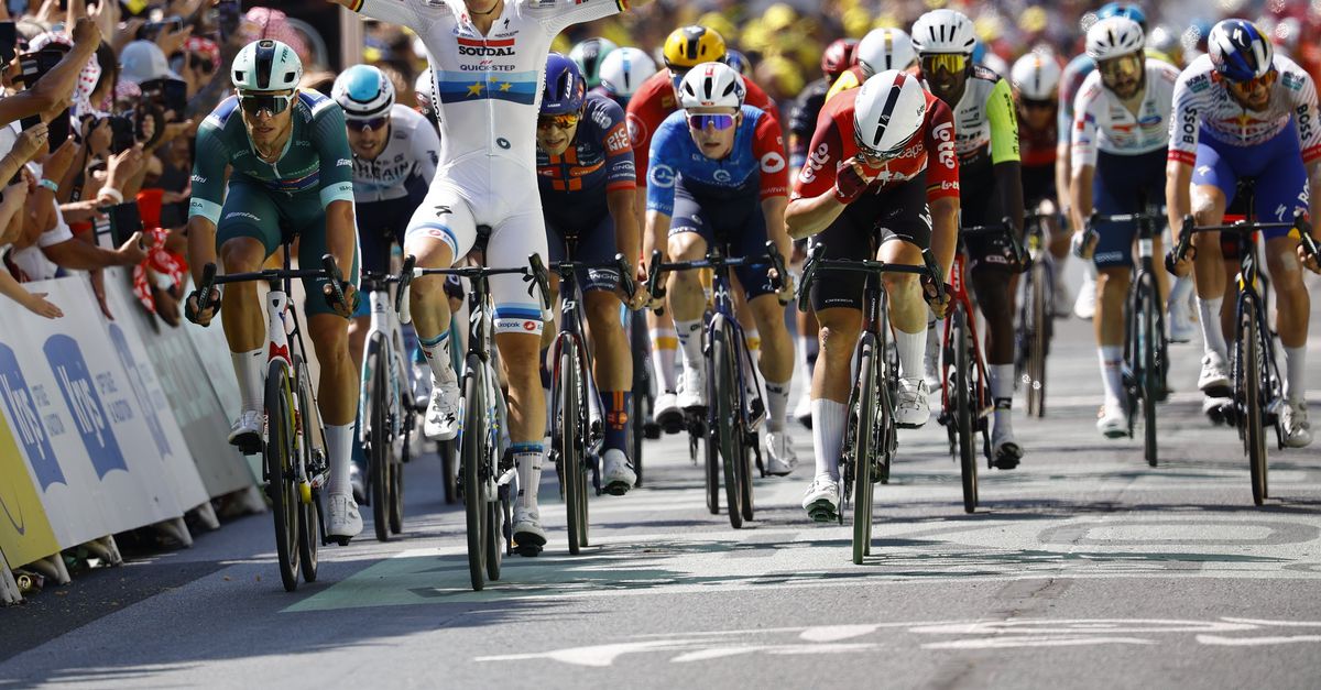 Tim Merlier wins the super-fast tour stage colored by Mathieu Van der ...