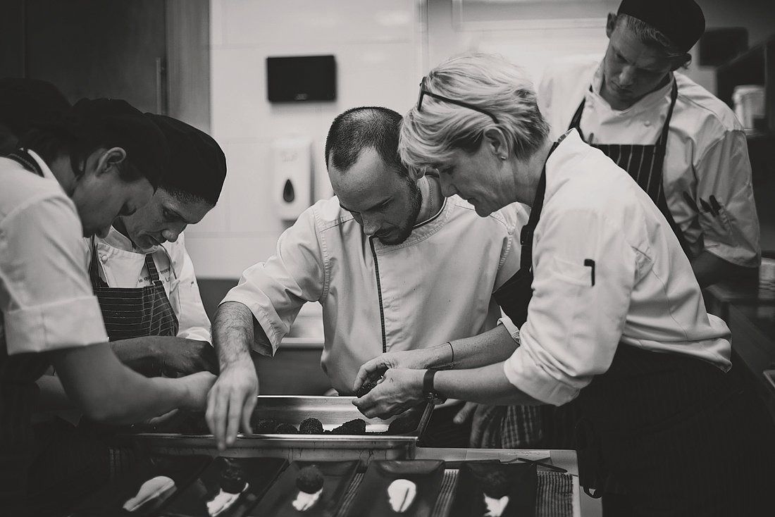 Chef-kok Margot Janse: ‘Je moest als vrouw ook ballen hebben’ - NRC