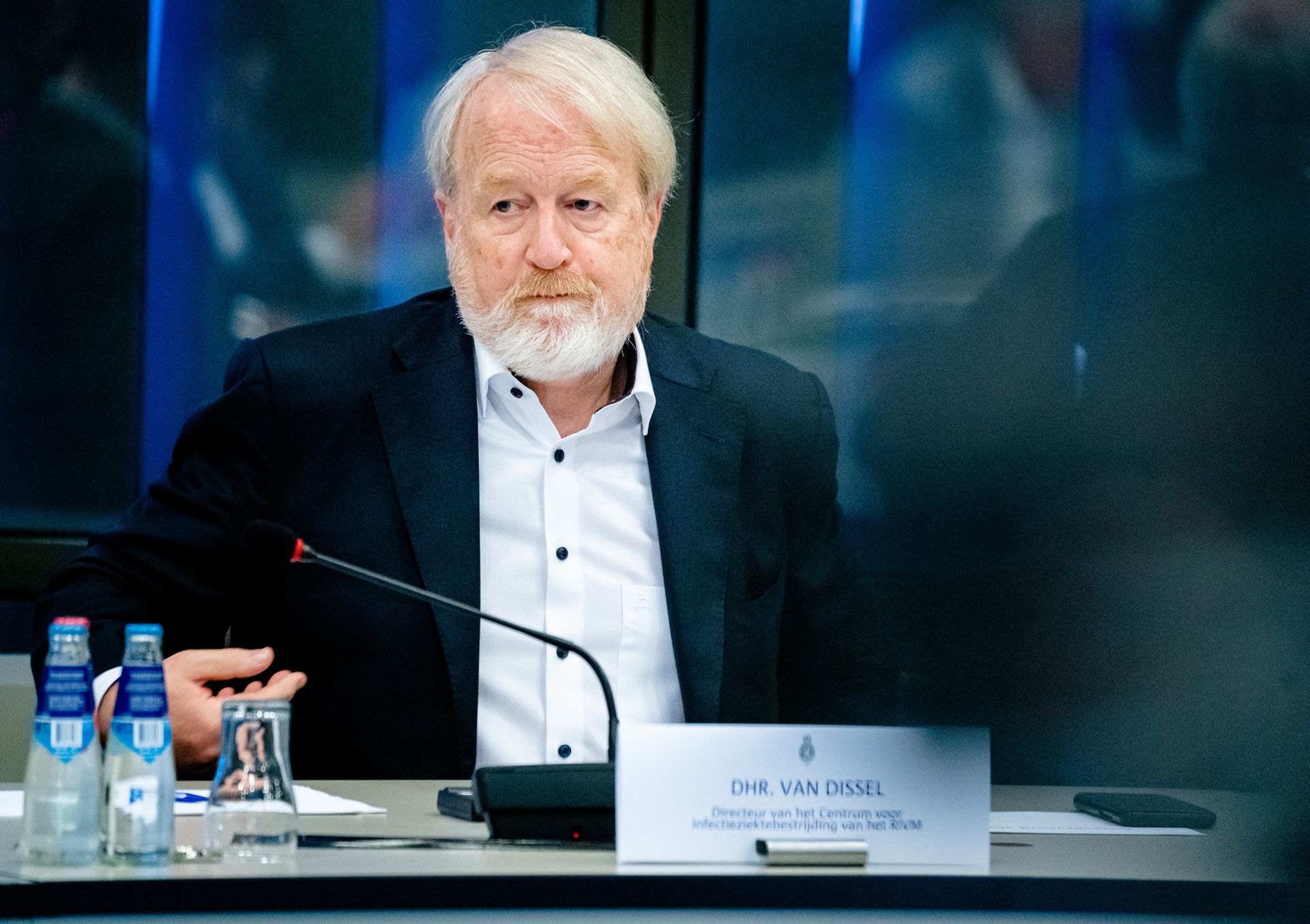 Ook OMT-voorzitter Van Dissel communiceerde via privémail over ...