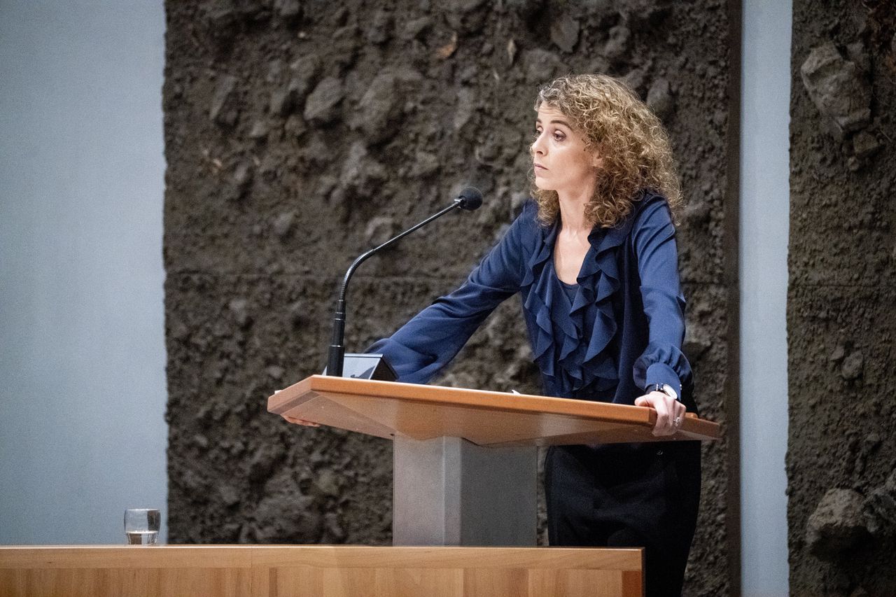 VVD-fractie schaart zich toch achter nieuwe asielwet - NRC