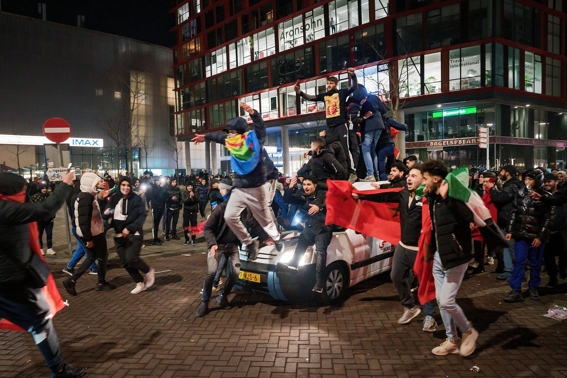 In Rotterdam is het steeds de vraag of de sfeer omslaat - NRC