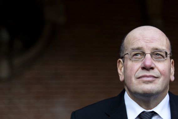 Teeven wil bewijs van goed gedrag makkelijker kunnen weigeren - NRC