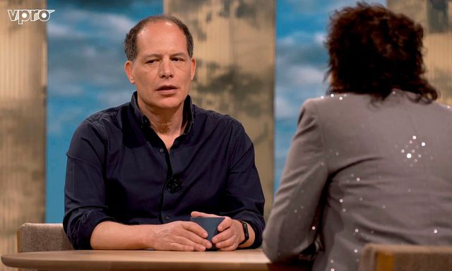 Tv-recensie | Het optimisme na de Val van de Muur ‘misvormde’ Zomergast ...