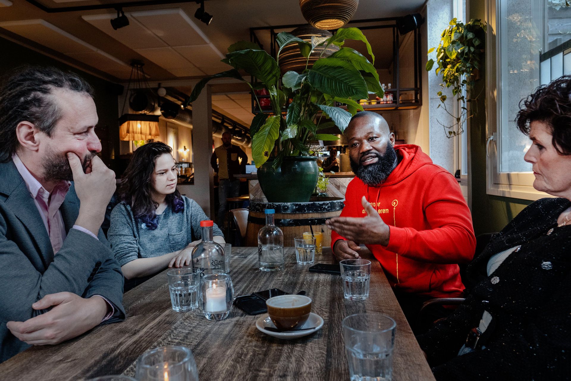 Wat gebeurt er als je Farmers Defence Force, Extinction Rebellion, Kick ...