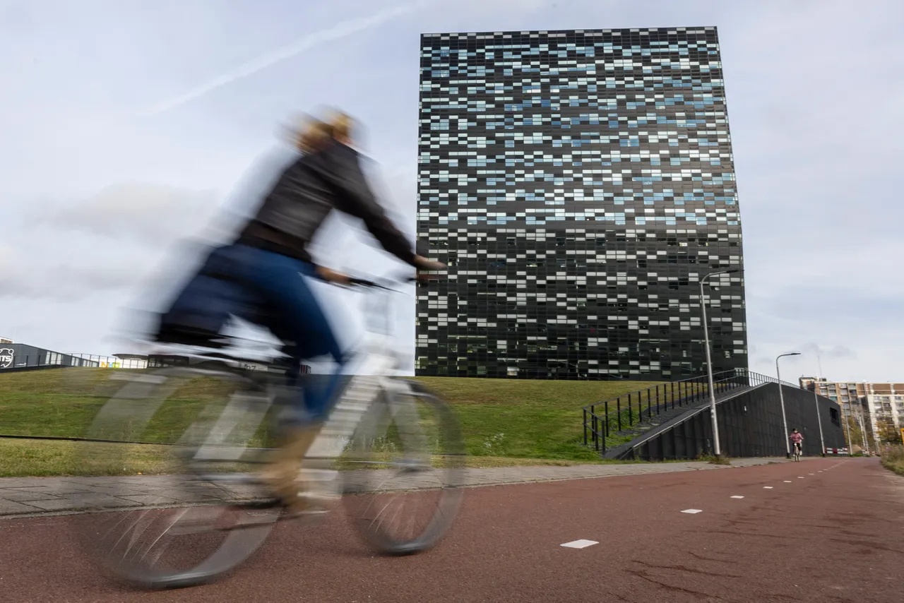 Het moederbedrijf van Nexperia dreigt in Shanghai van de beurs te ...