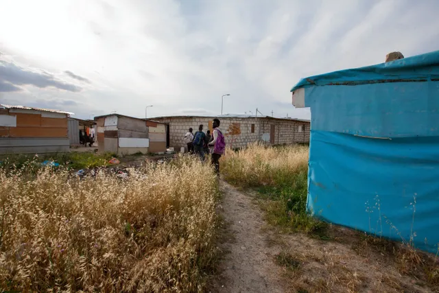 Vier aardbeiplukkers levend verbrand in Zuid- Italië, twee verdachten ...