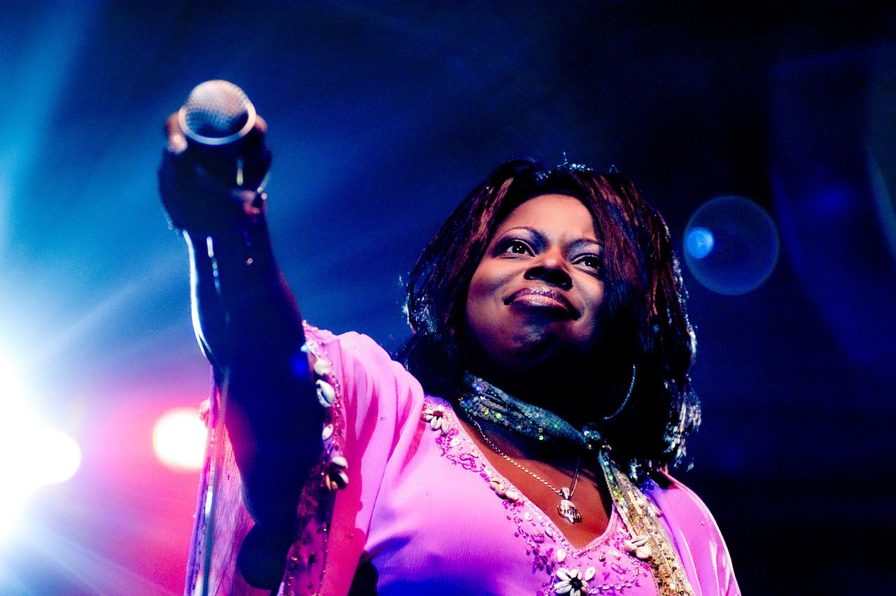 Ze kon schaamteloos overdrijven, maar Angie Stone ging geen onderwerp ...