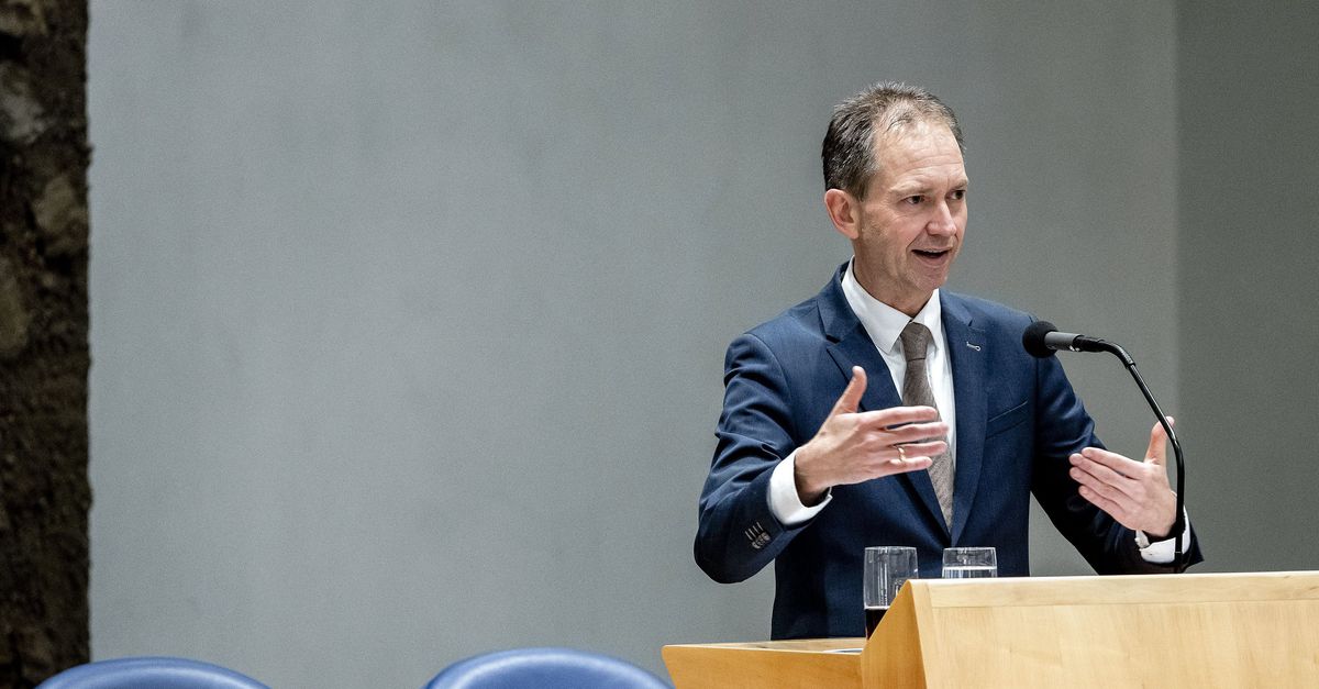 Minister Van Hijum keert zich tegen het pensioenvoorstel dat voor zijn NSC zo belangrijk is - NRC