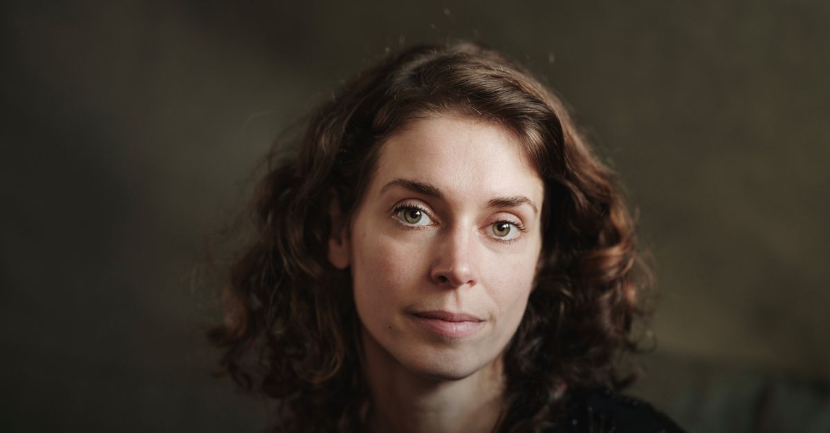 Emy Koopman: ‘Verliefdheid is destructief én creatief’ - NRC