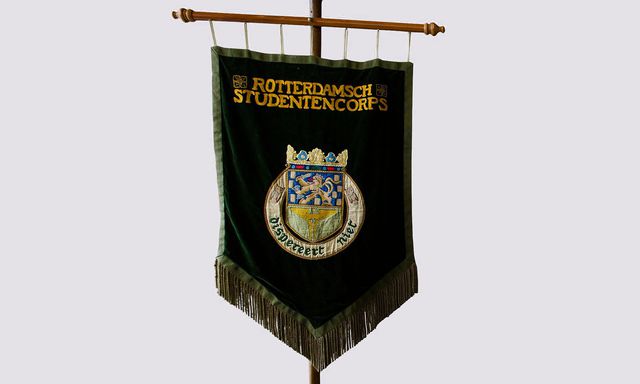 Ontgroeningen - Uit de hand gelopen intredingsrituelen bij ...