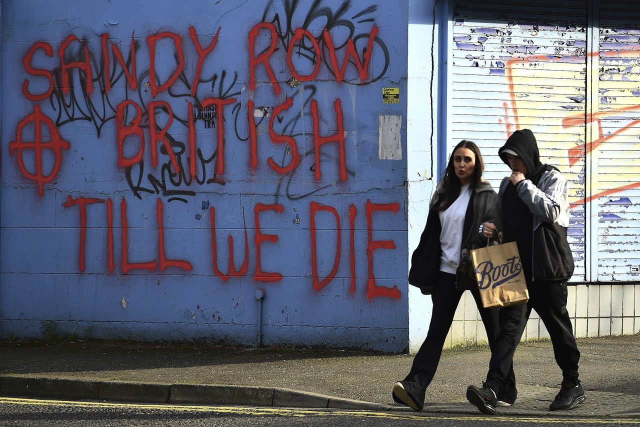 Rellen in Belfast: oud zeer, onvrede over Brexit en de onzekerheid van ...