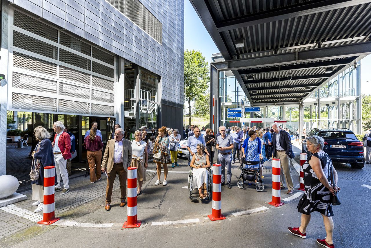 ‘Overvallers Tefaf graaiden collier à 27 miljoen mee’ - NRC