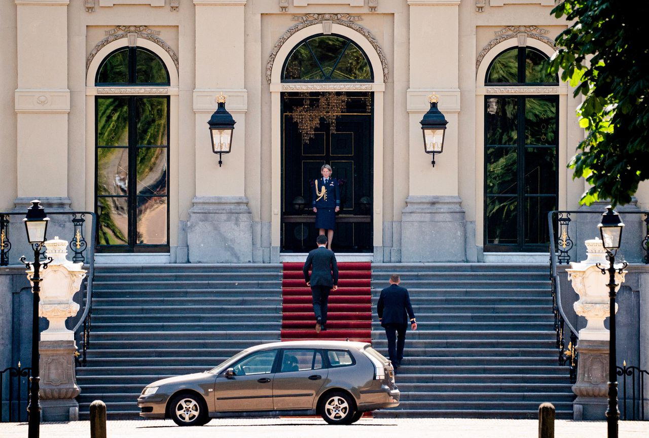 Rutte sprak met koning over val kabinet - NRC