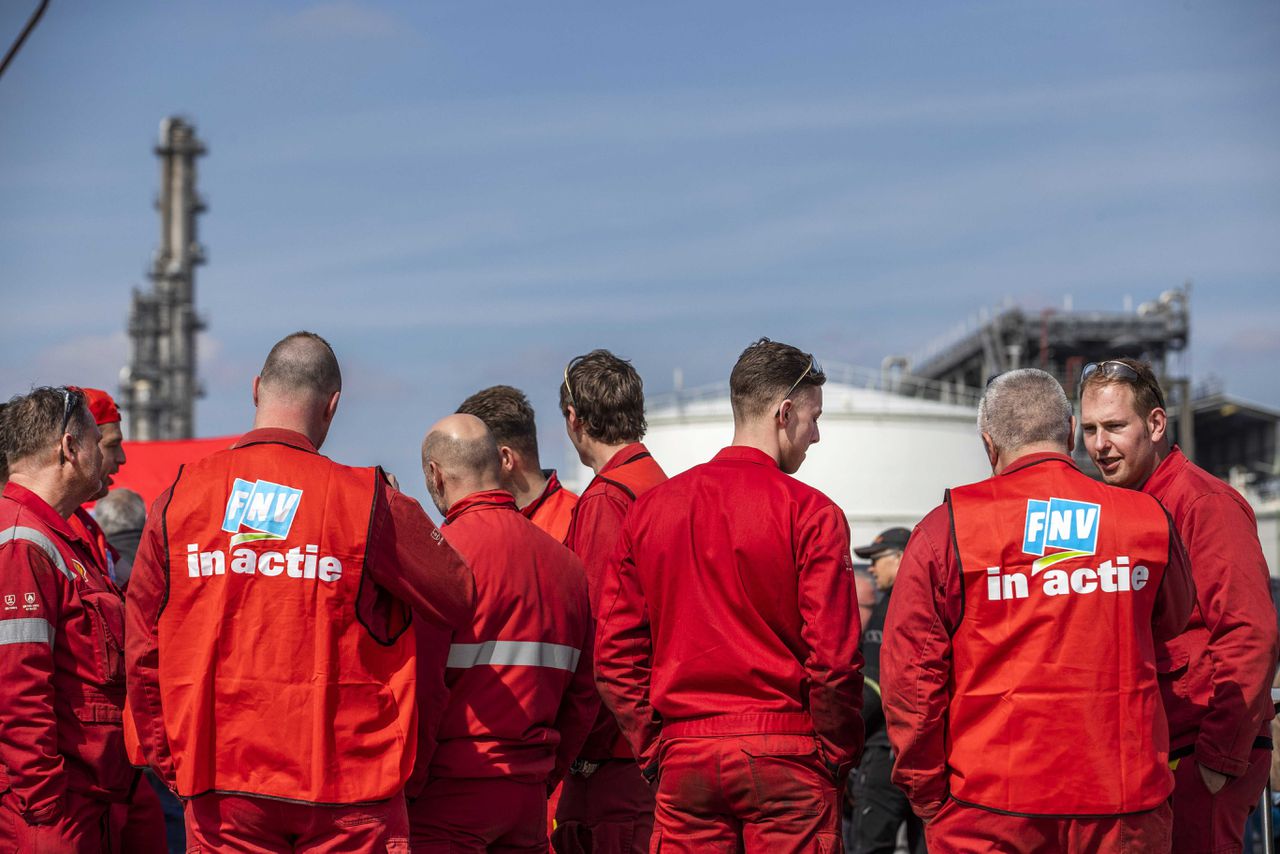 Shell komt met nieuwe cao voor personeel Moerdijk en Pernis - NRC