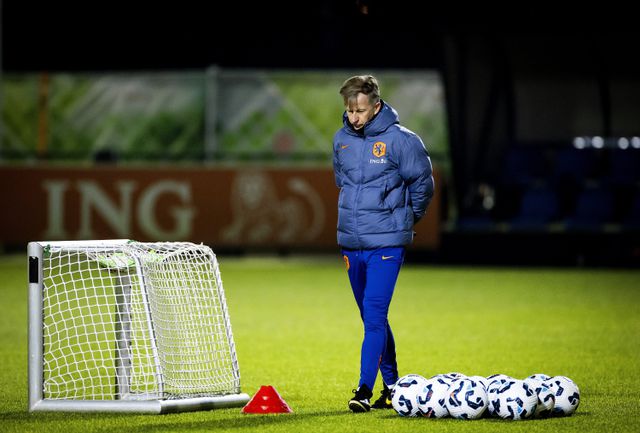 Oranje wil zich niet laten afleiden door toestand om vertrek bondscoach ...