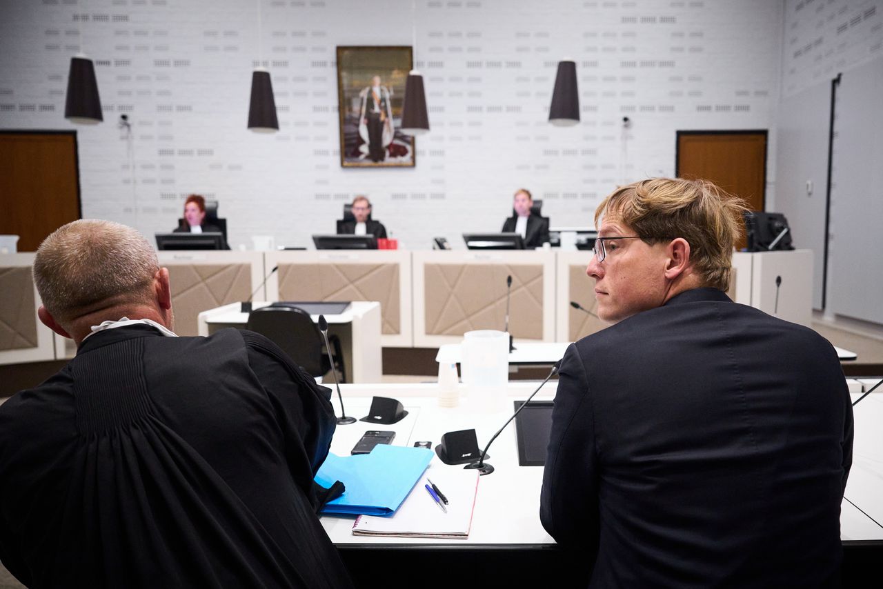 FVD’er Van Houwelingen vindt de nazivlag een ‘ludieke’ manier om iets ...