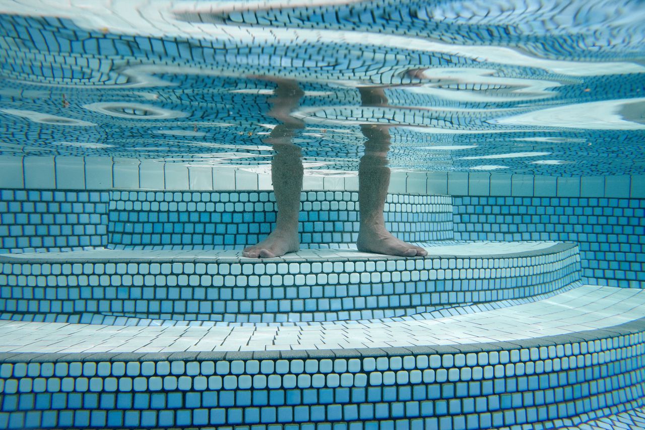 De beste verhalen van Tom Hofland zijn knettergek, griezelig en logisch ...