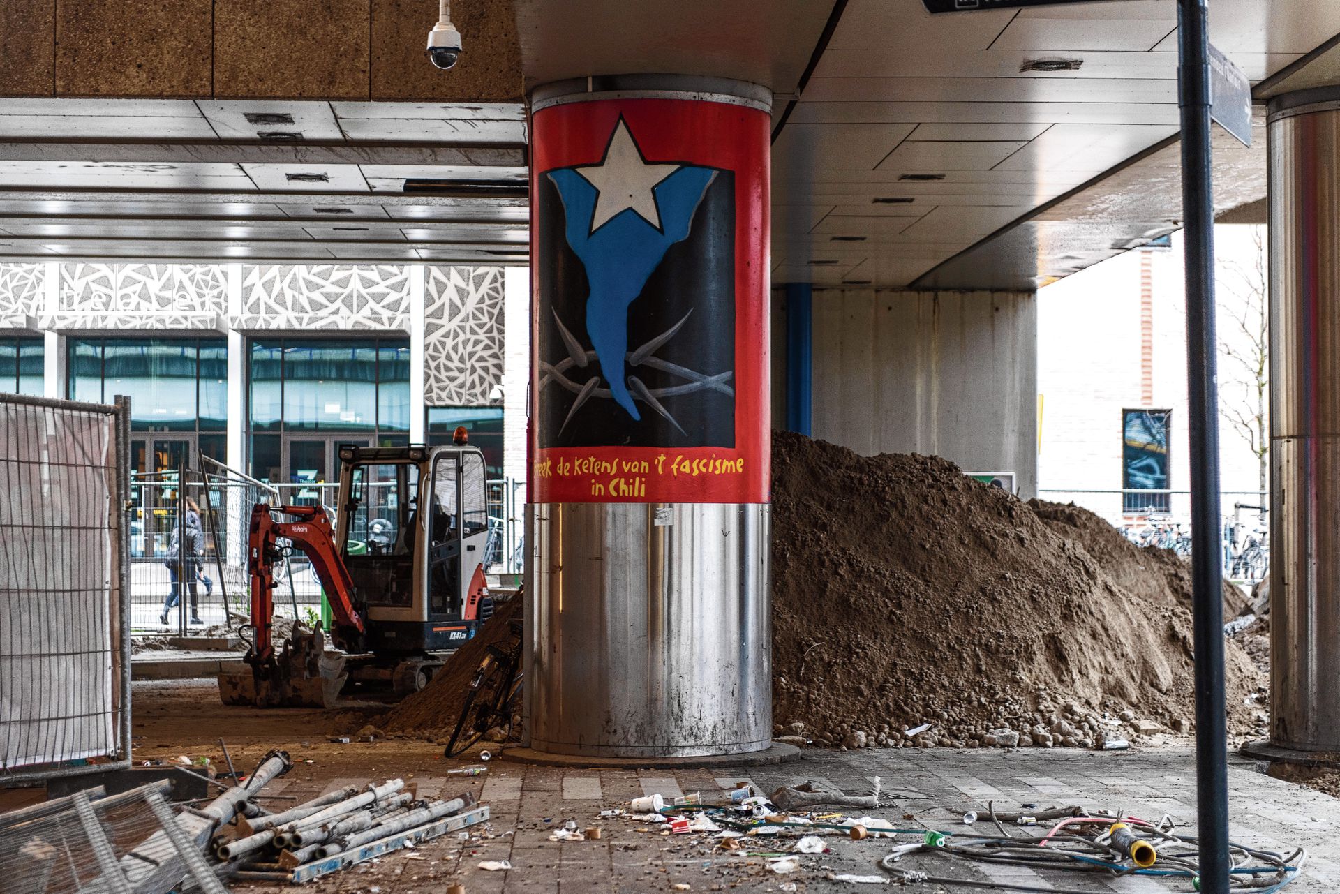 Chileense schilderingen uit de tijd van Pinochet die op station ...