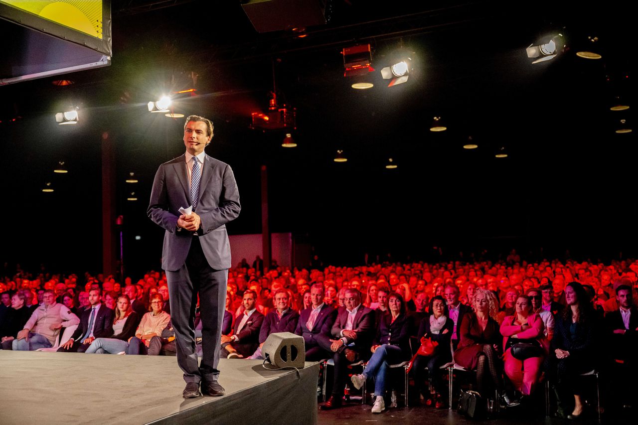 Verdachte hacken FVD-app meldt zich bij de politie - NRC