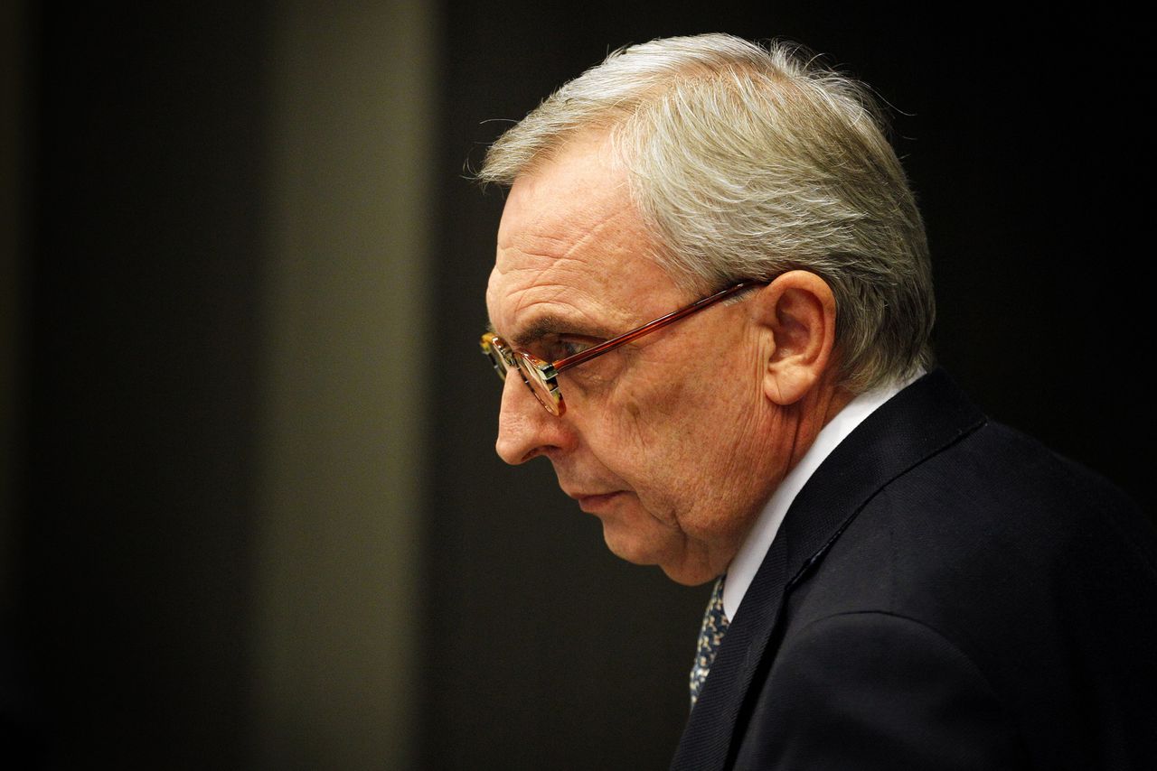 Voormalige Limburgse wethouder Van Rey schikt toch met justitie - NRC