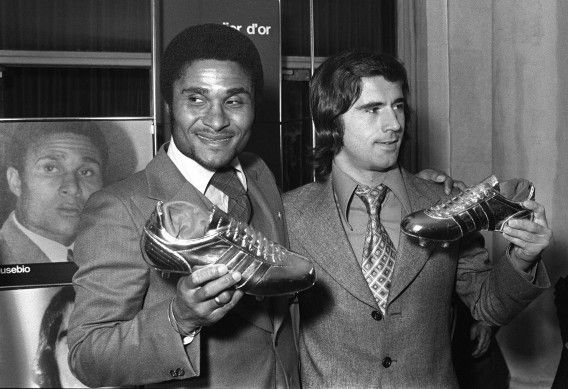 Een voetballegende is niet meer: Eusébio nog eenmaal in video’s - NRC